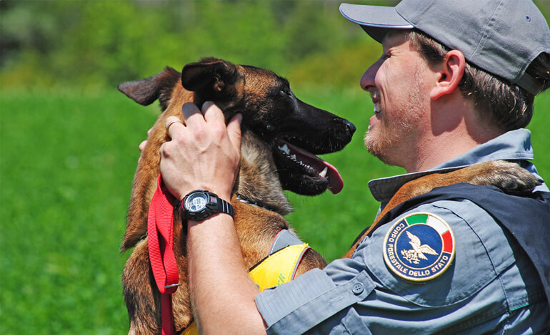 L'ultimo saluto a Puma, il cane antiveleno