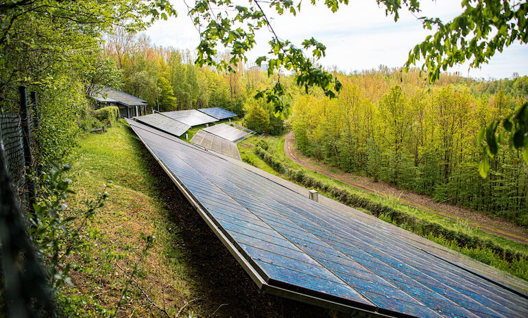 Una montagna di pannelli solari da riciclare