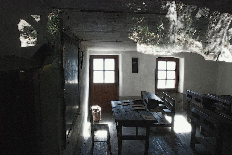 Valle Orco, tra antiche borgate al cospetto della cascata del Roc